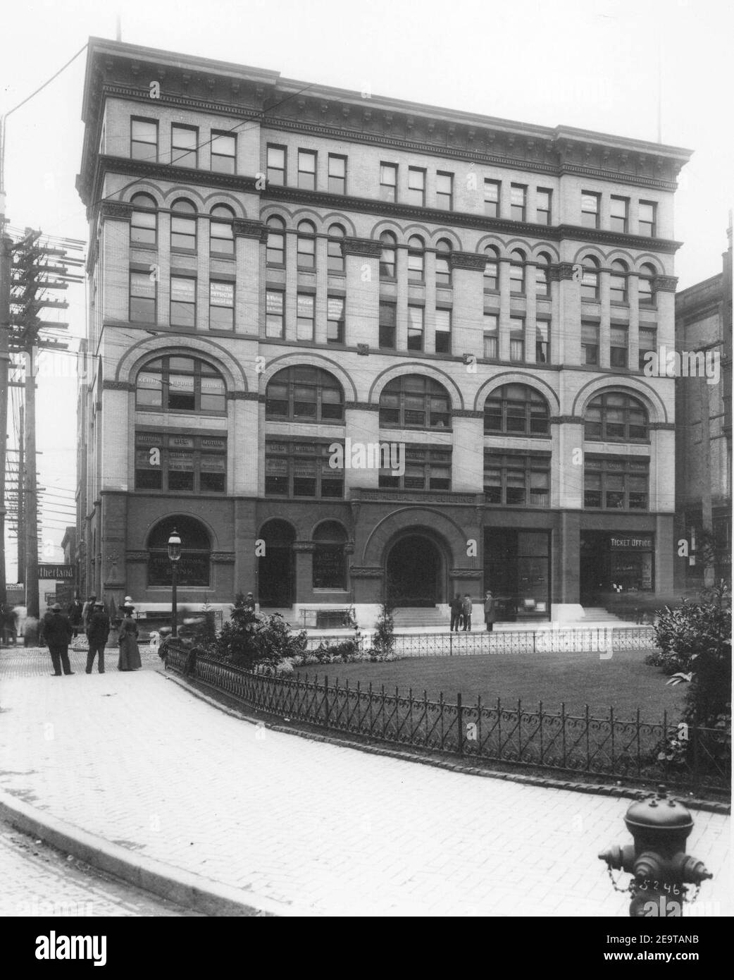 Yesler building hi-res stock photography and images - Alamy