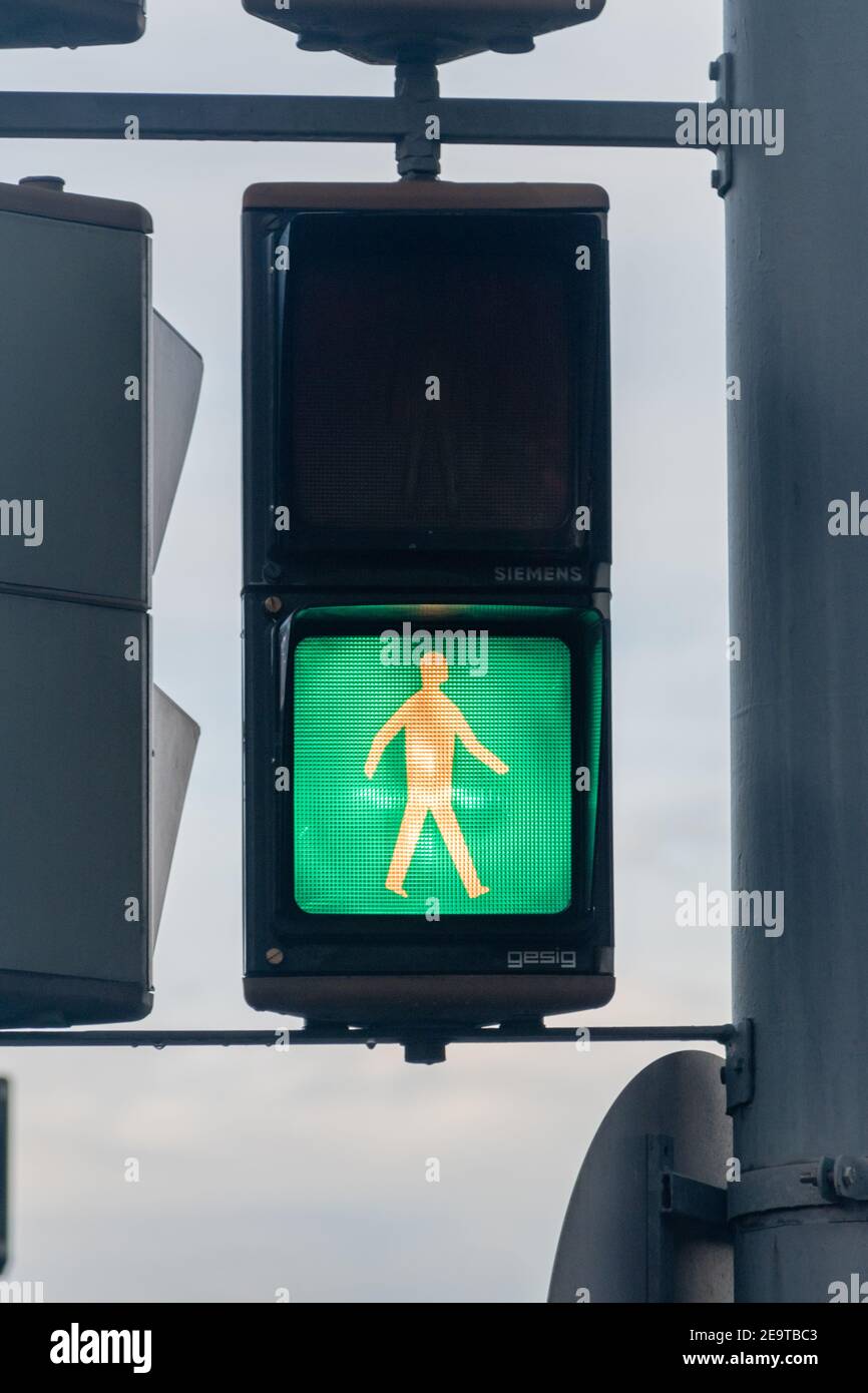 Vienna pedestrian signal hi-res stock photography and images - Alamy