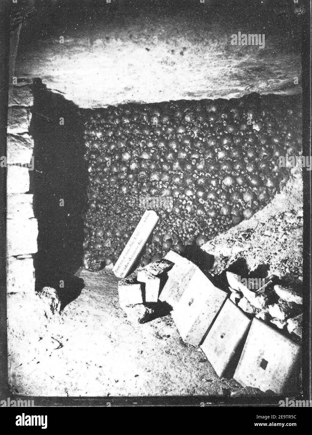 Nadar - Catacombes de Paris - NPS 53 Stock Photo - Alamy