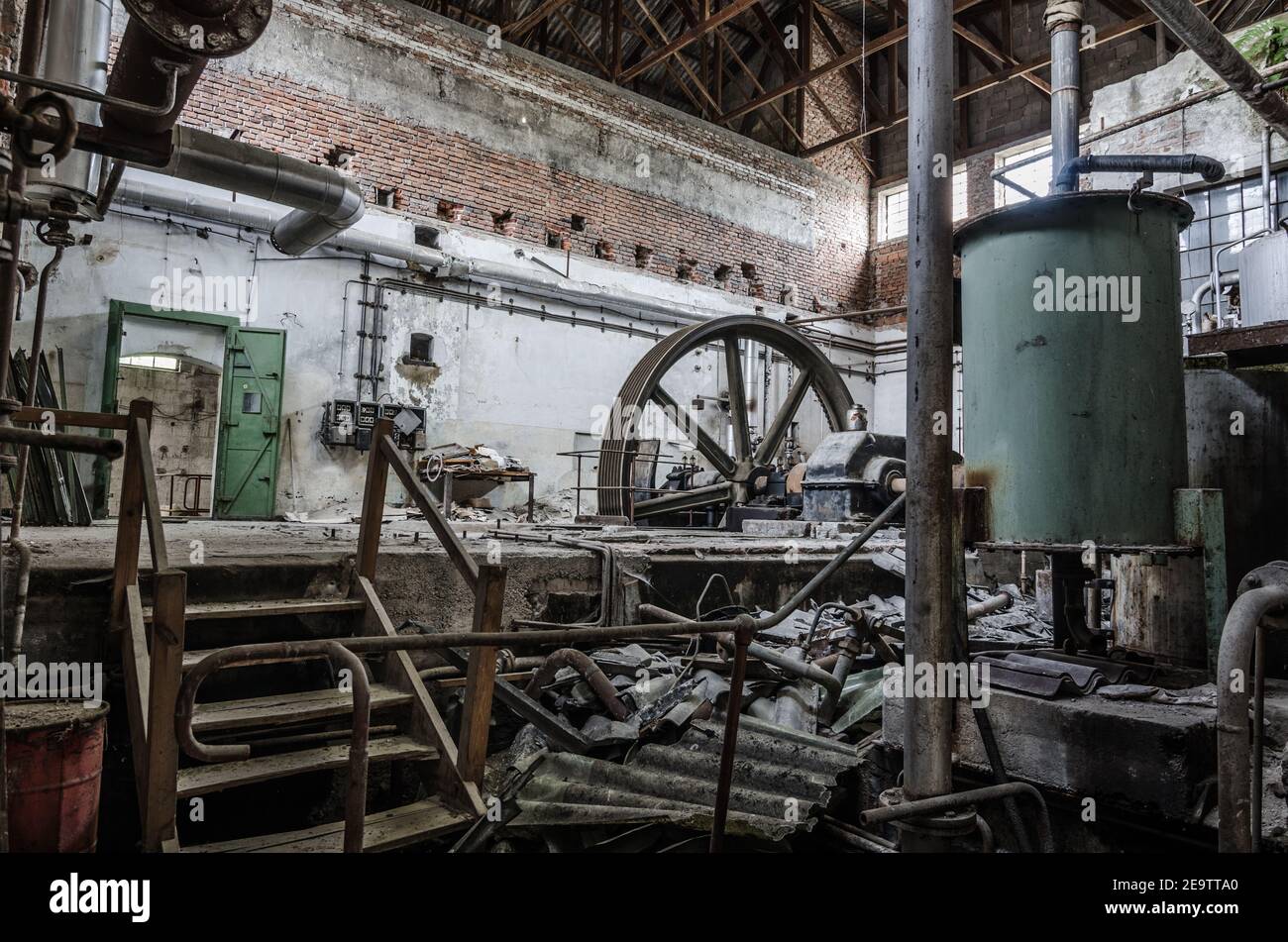 Abandoned factory hall hi-res stock photography and images - Alamy