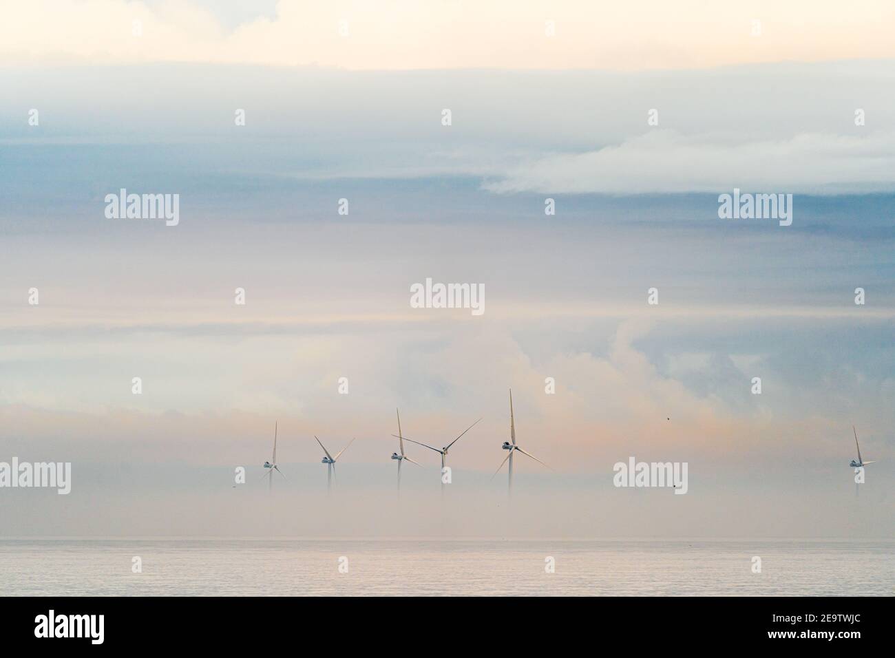 London array windfarm hi-res stock photography and images - Alamy