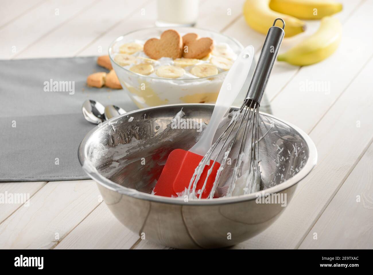 Spatula and bowl hi-res stock photography and images - Alamy