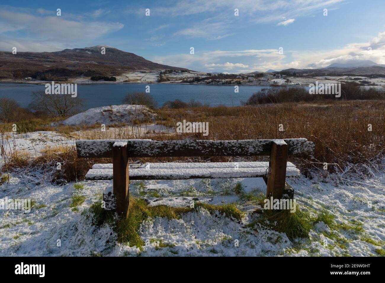 Empty bench snow hi-res stock photography and images - Alamy