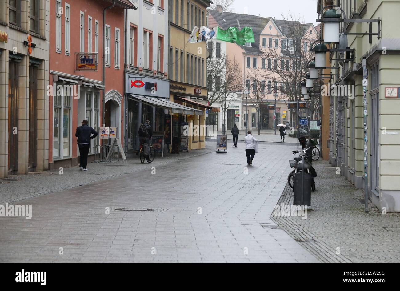 Weimar, Germany. 06th Feb, 2021. Few people are out and about in the ...