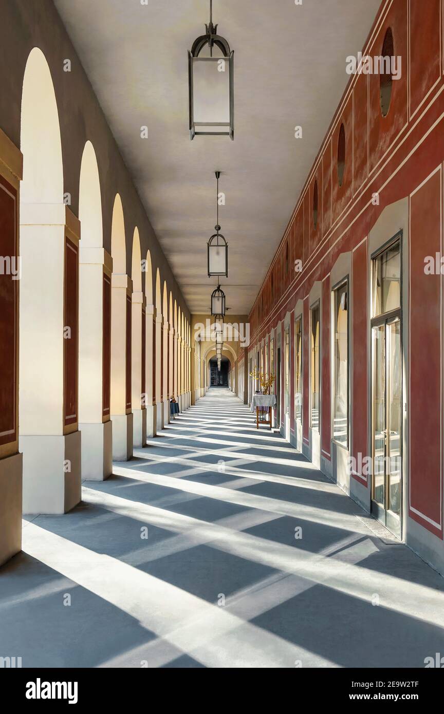 Shadow building entrance hi-res stock photography and images - Alamy