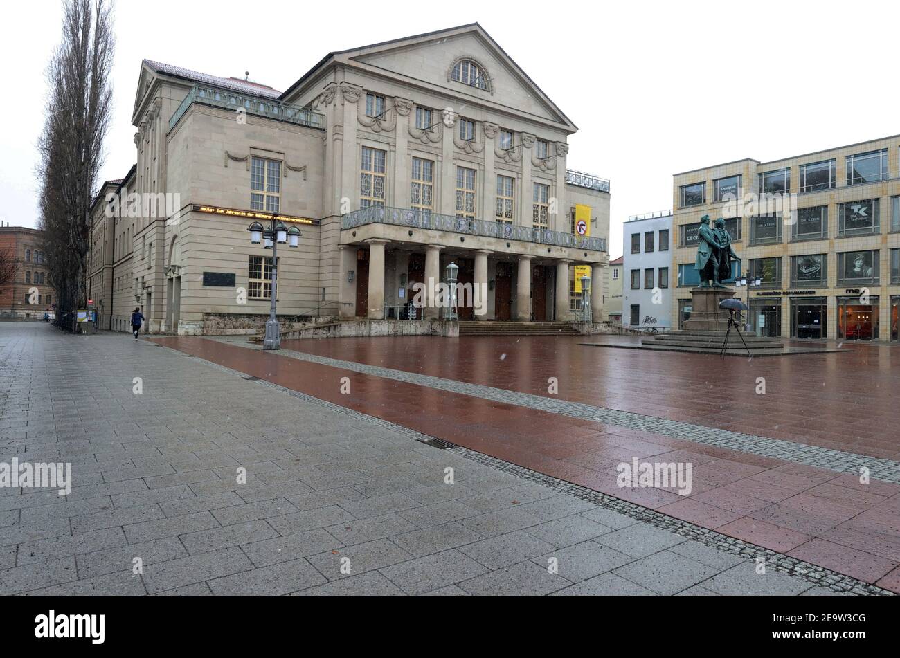 Weimar, Germany. 06th Feb, 2021. The German National Theatre with the ...