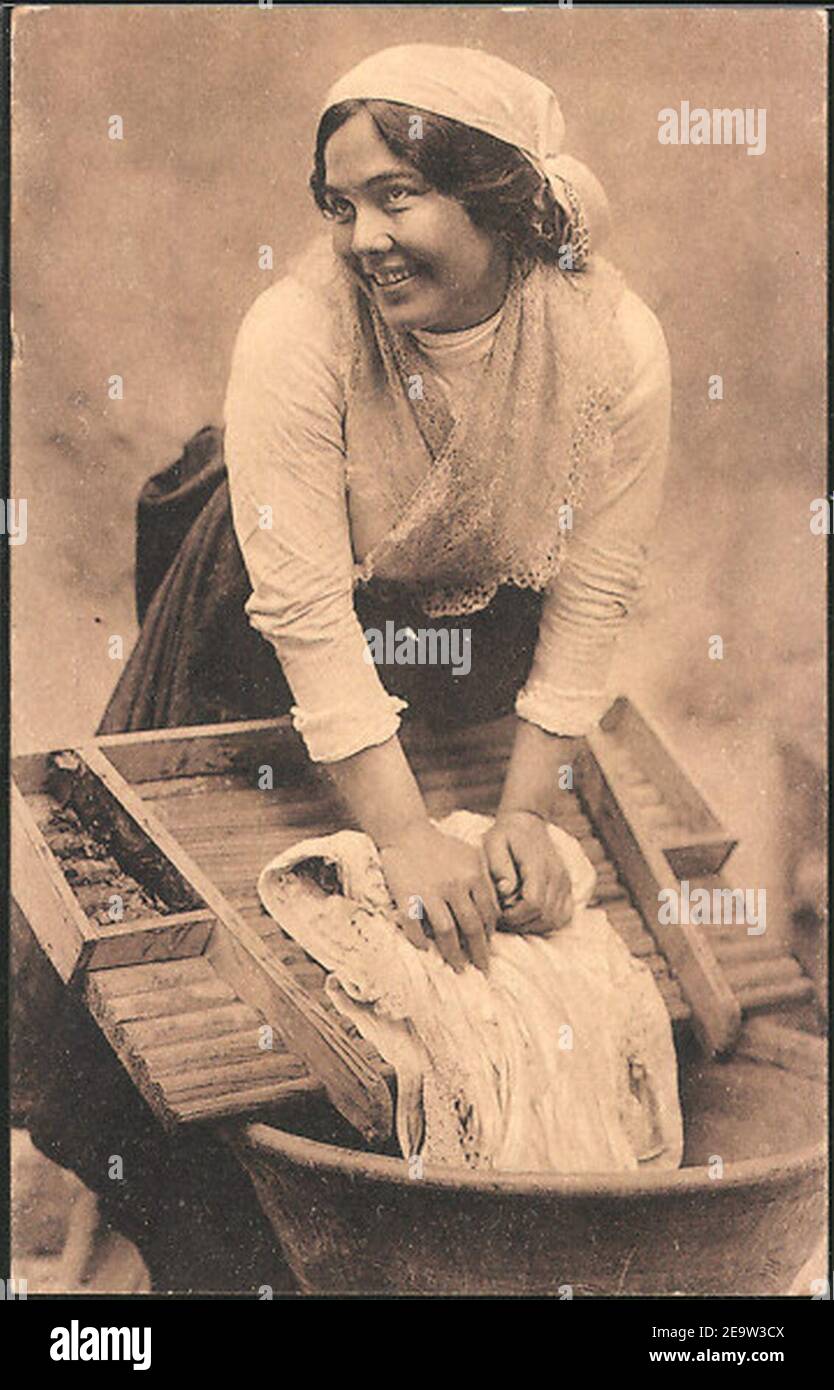 Naples, smiling women washing clothes - Neapel, lächelnde Waschfrau ...