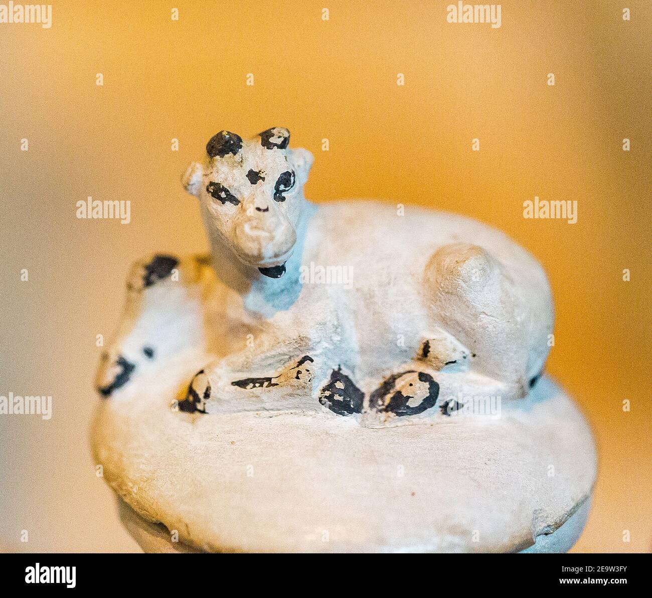 Cairo, Egyptian Museum, from the tomb of Yuya and Thuya : Dummy vase in ...