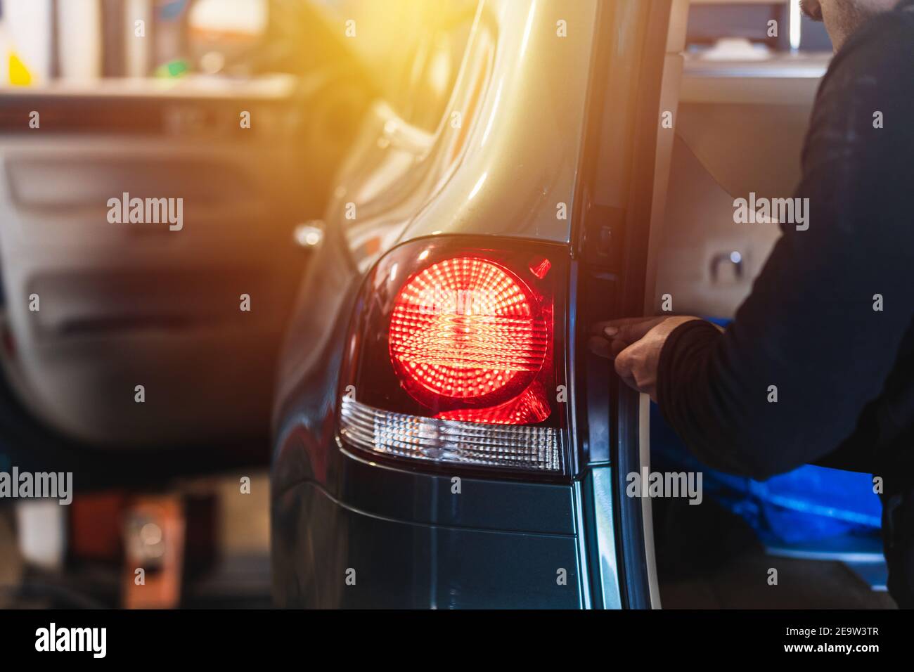 Mechanic car garage hi-res stock photography and images - Alamy