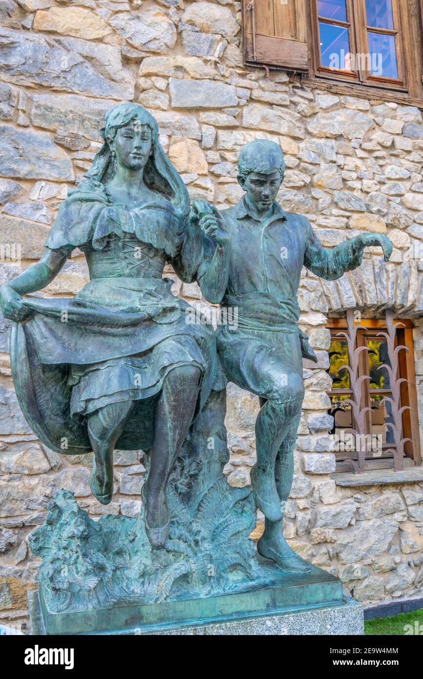 Andorra boy girl statue hi-res stock photography and images - Alamy