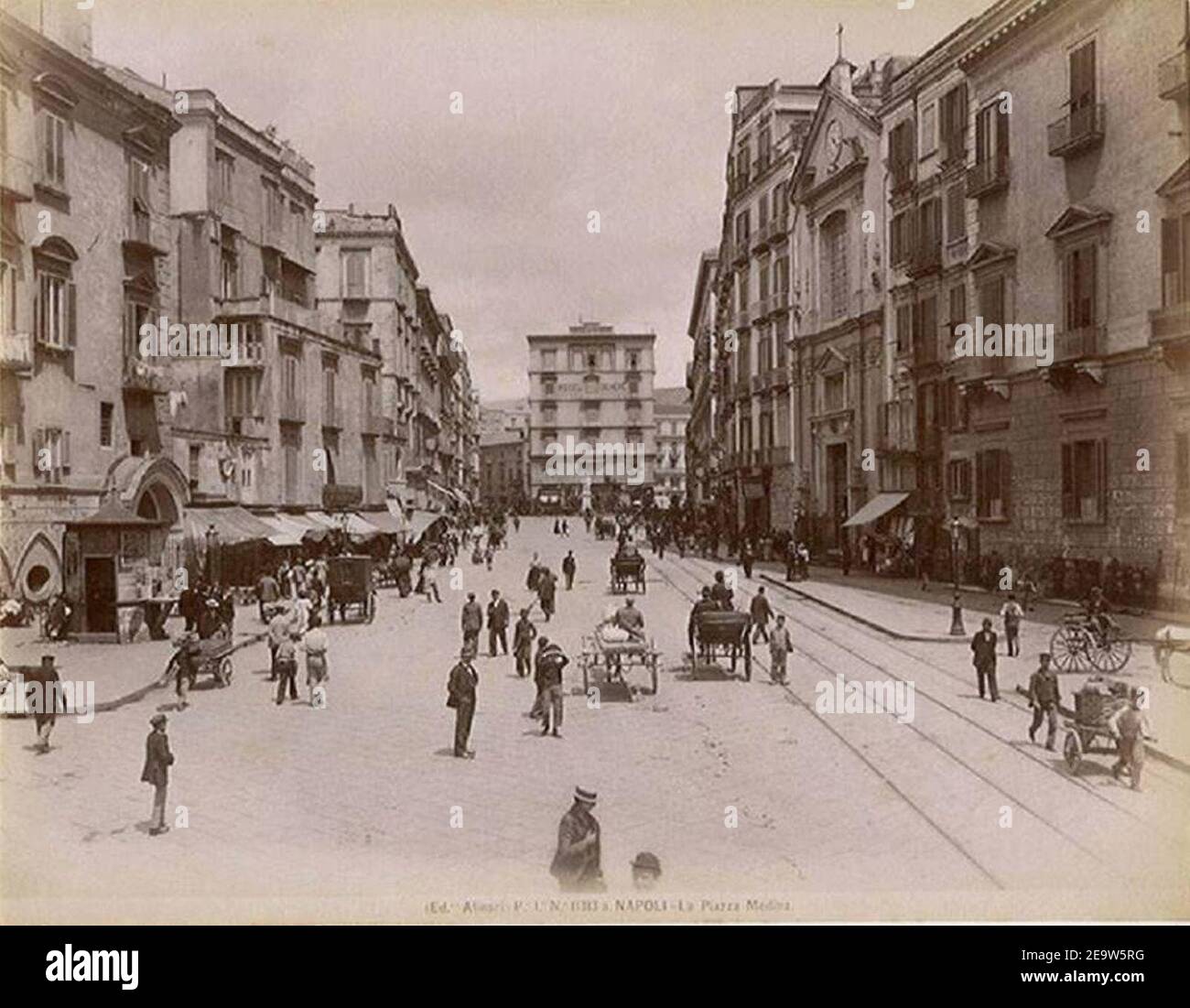 Napoli, Piazza Medina Stock Photo - Alamy