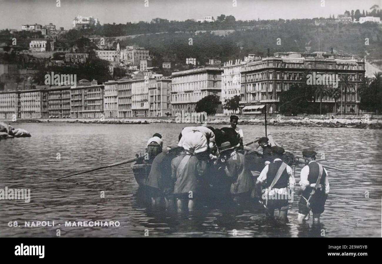 Napoli via caracciolo hi-res stock photography and images - Alamy