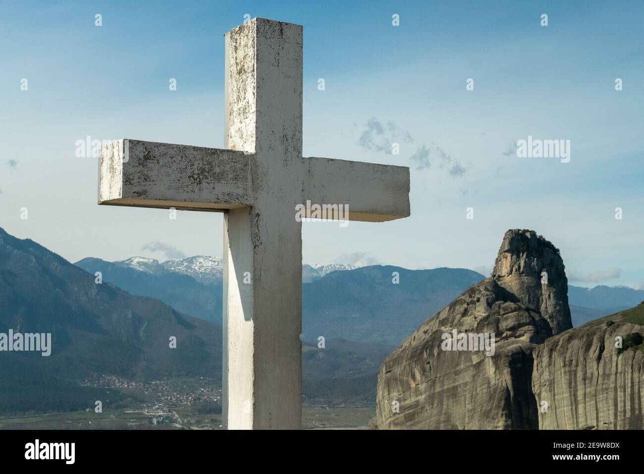 Cross in the holy trinity monastery in meteora overlooking snow hi-res ...