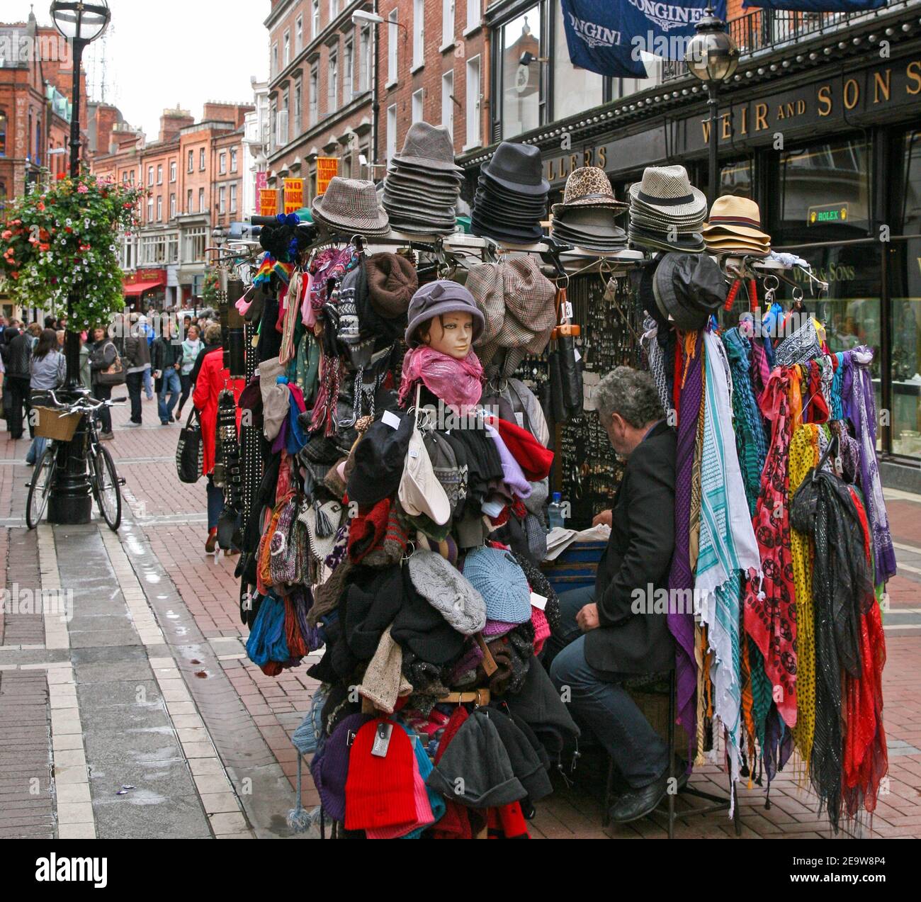 Hat stall in dublin hi-res stock photography and images - Alamy