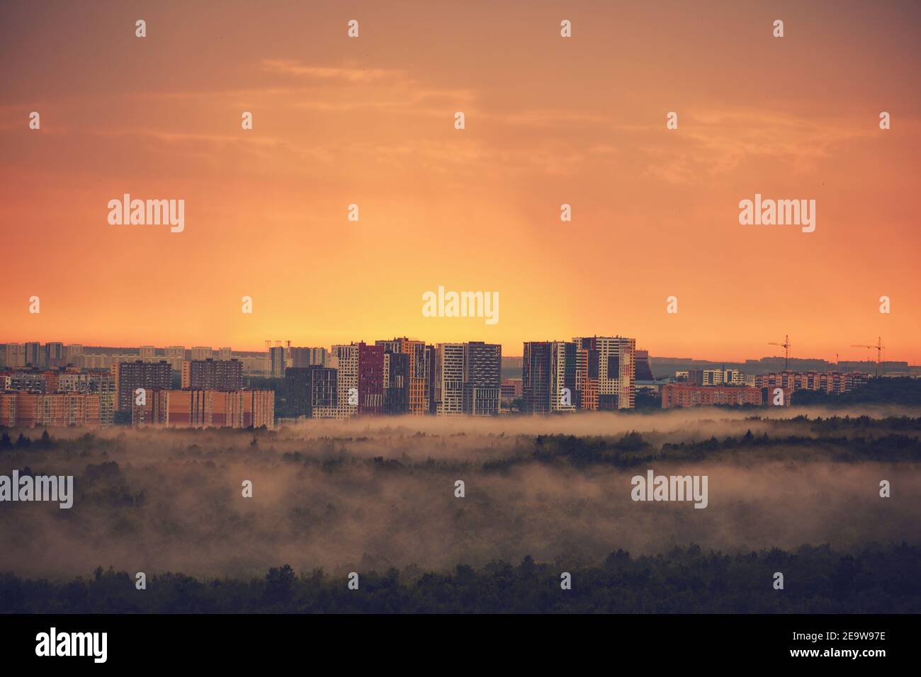 Fog over moscow hi-res stock photography and images - Alamy