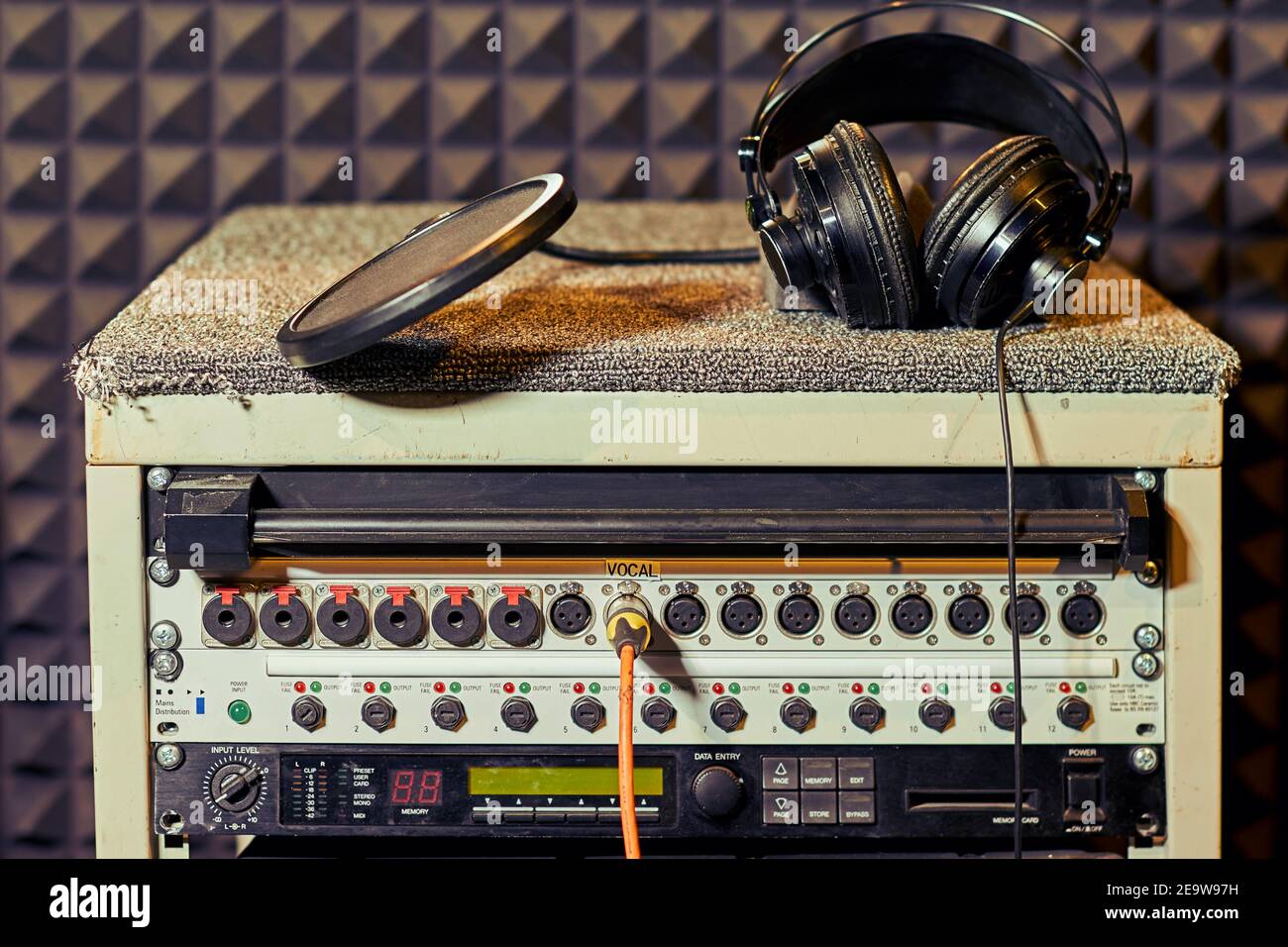 Studio microphone filter headphones hi-res stock photography and images ...
