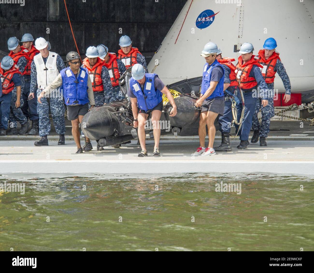 NASA's first key Orion stationary recovery test 130814 Stock Photo - Alamy