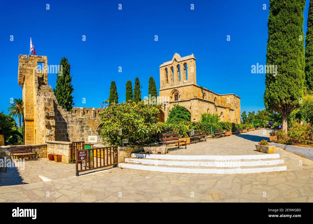 Bellapais abbey arch garden hi-res stock photography and images - Alamy