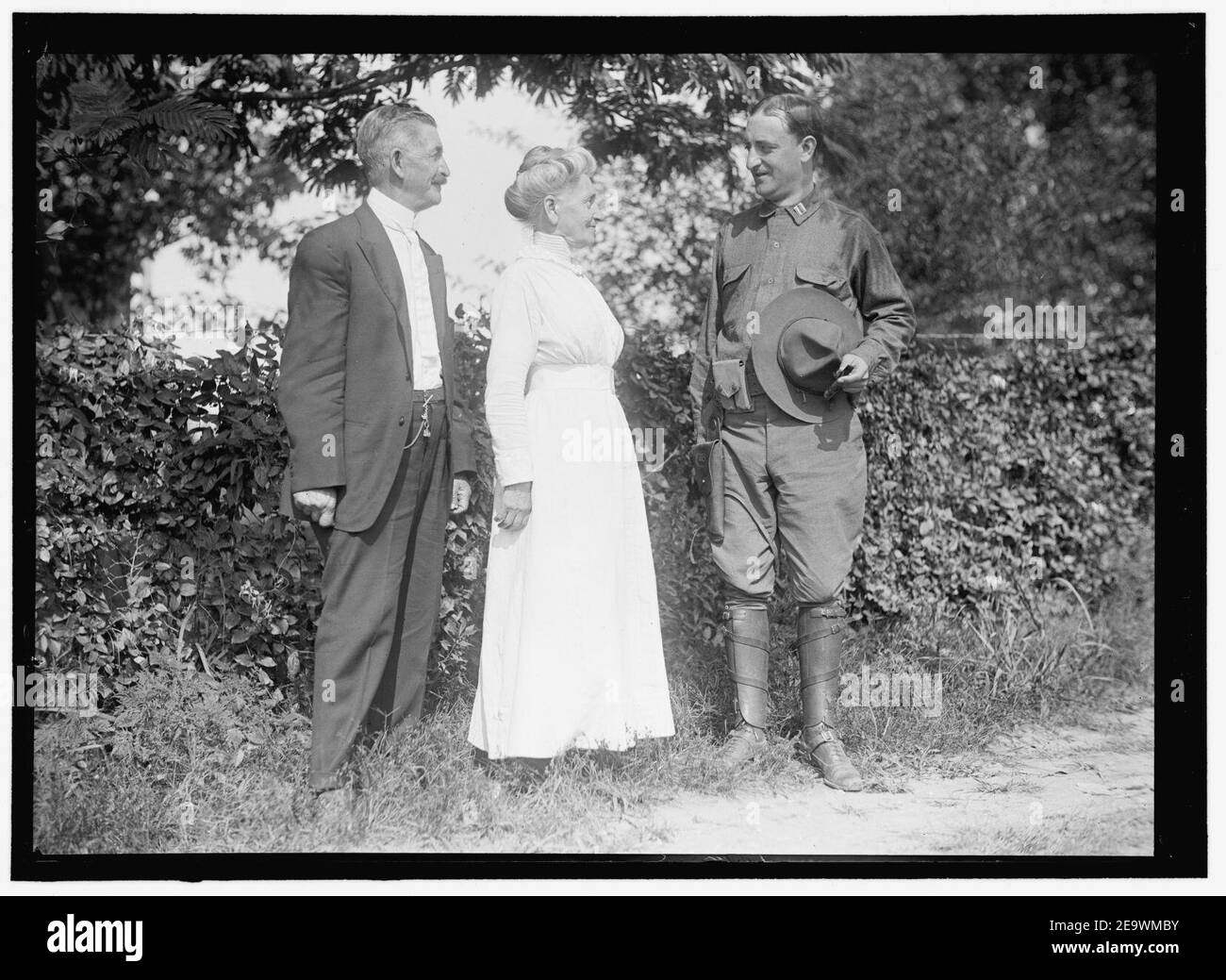 NATIONAL GUARD OF D.C. CAPT. LOUIS WILSON AND PARENTS Stock Photo - Alamy