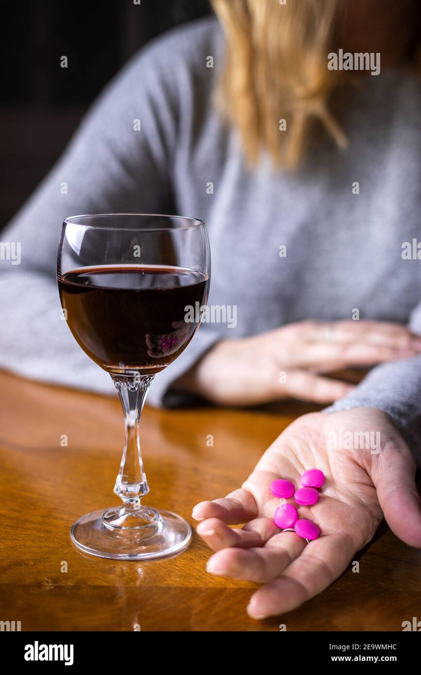 Woman anti depressant pills hi-res stock photography and images - Alamy