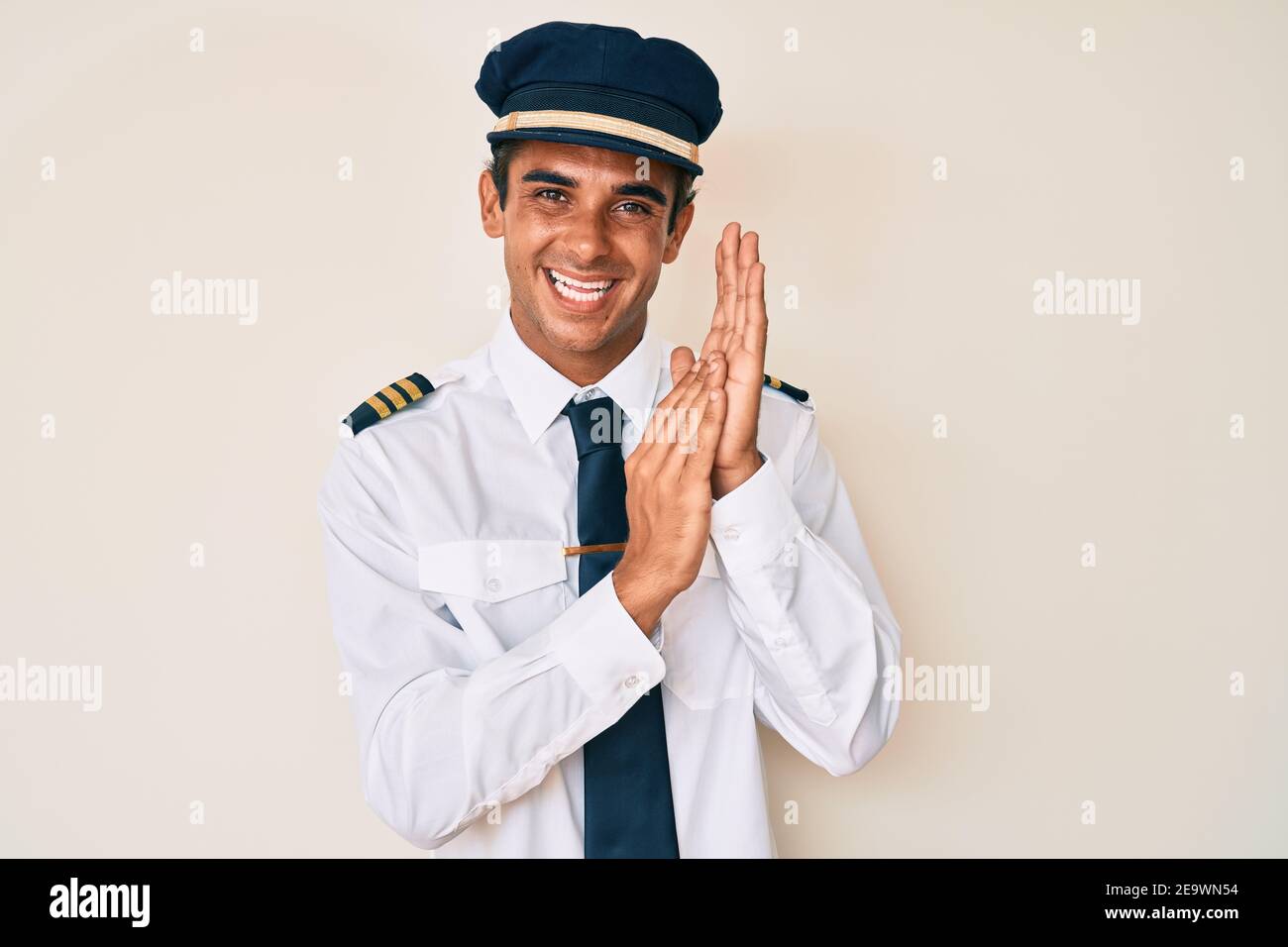 Applauding airplane hi-res stock photography and images - Alamy