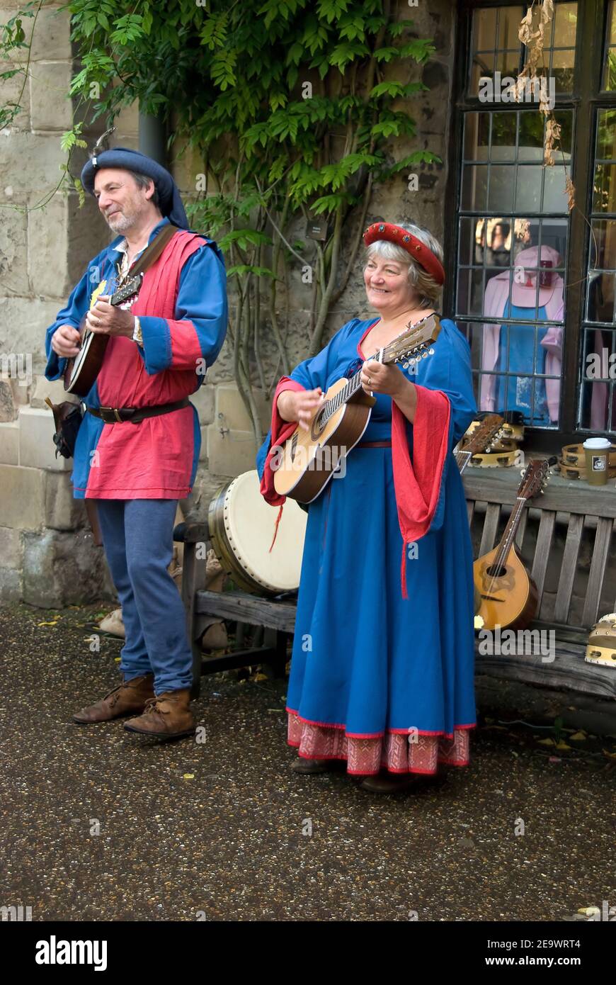 Minstrels In Period Attire Entertain The Visitors At Warwick Castle In ...
