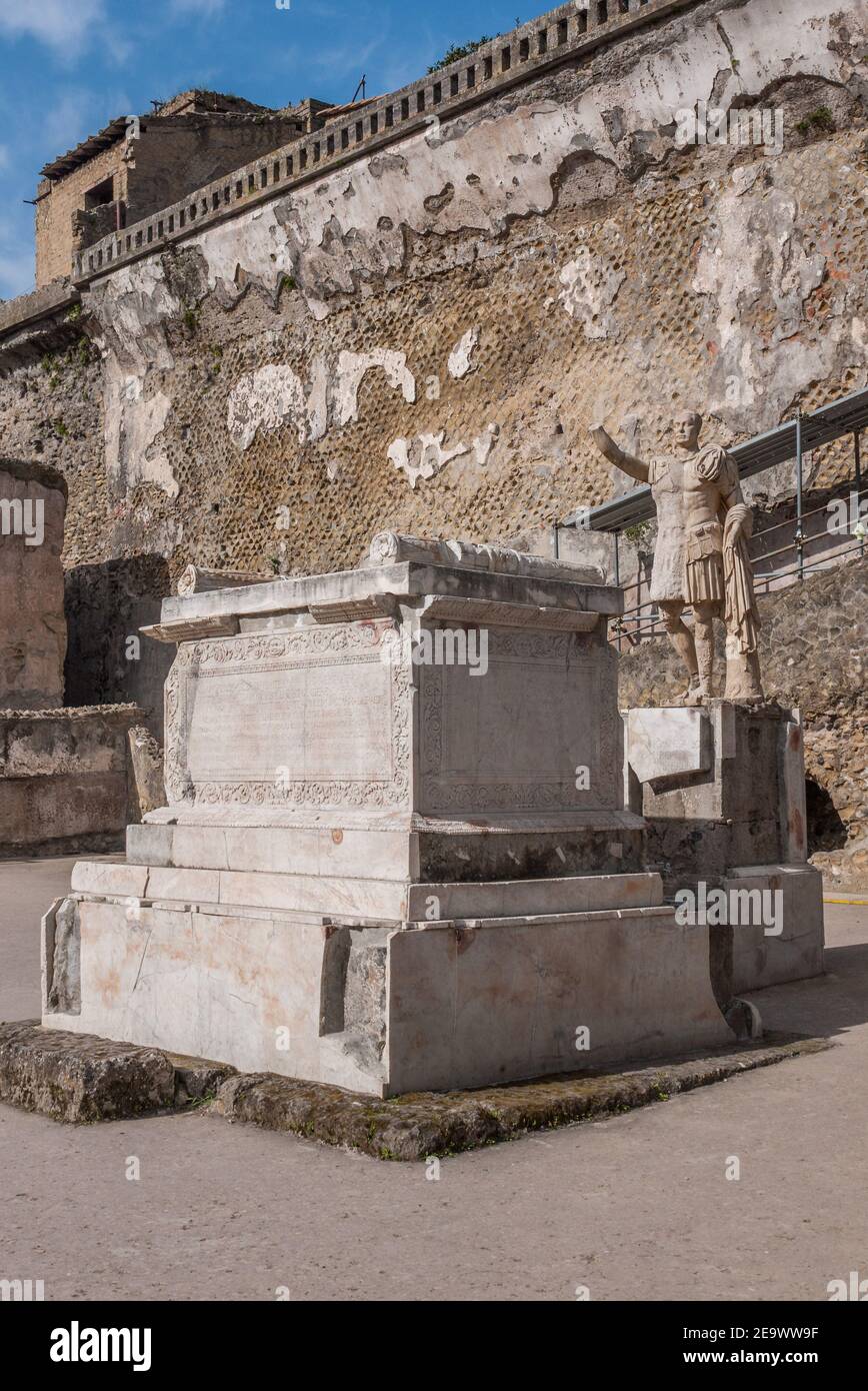 Herculaneum ruins, ancient Roman fishing town buried by the eruption of ...