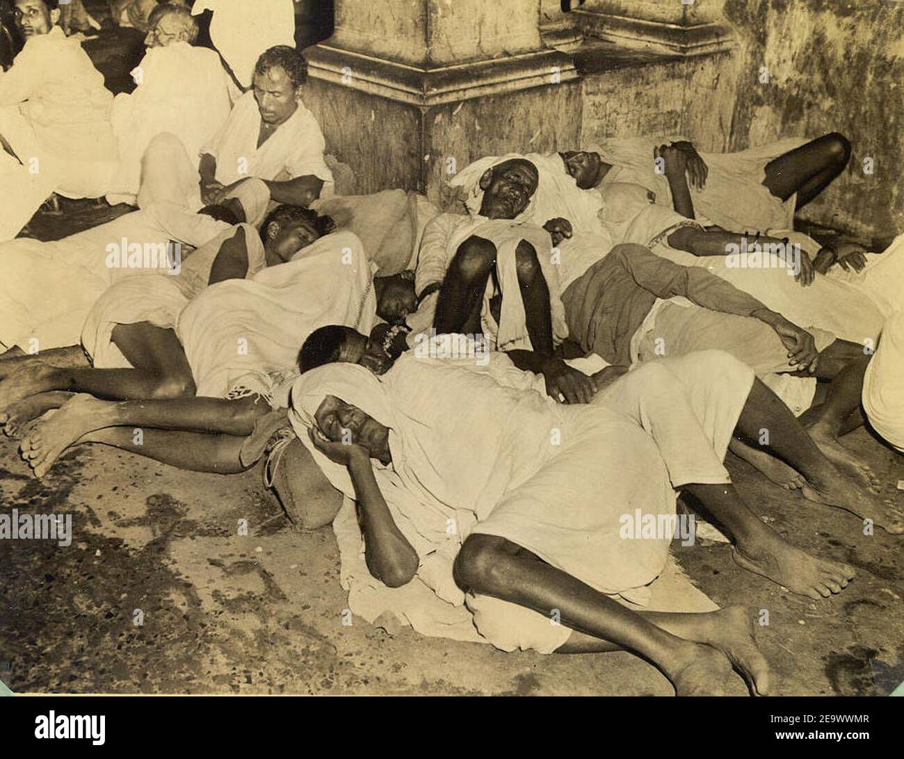 Natives sleeping huddled together in a slim area in Calcutta in 1945 ...
