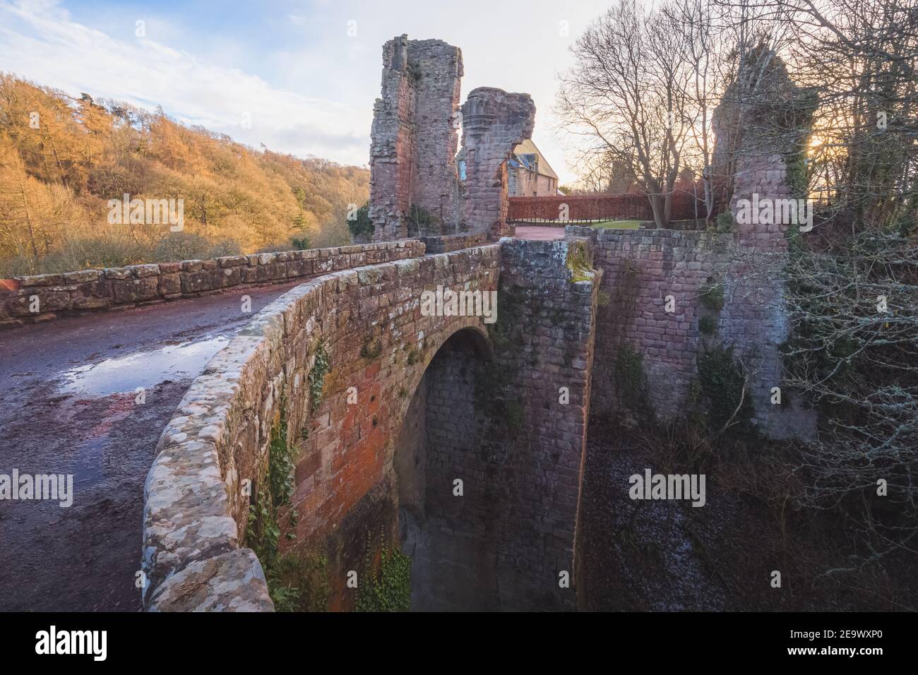 The historic medieval ruins of Rosslyn Castle in the Midlothian village ...