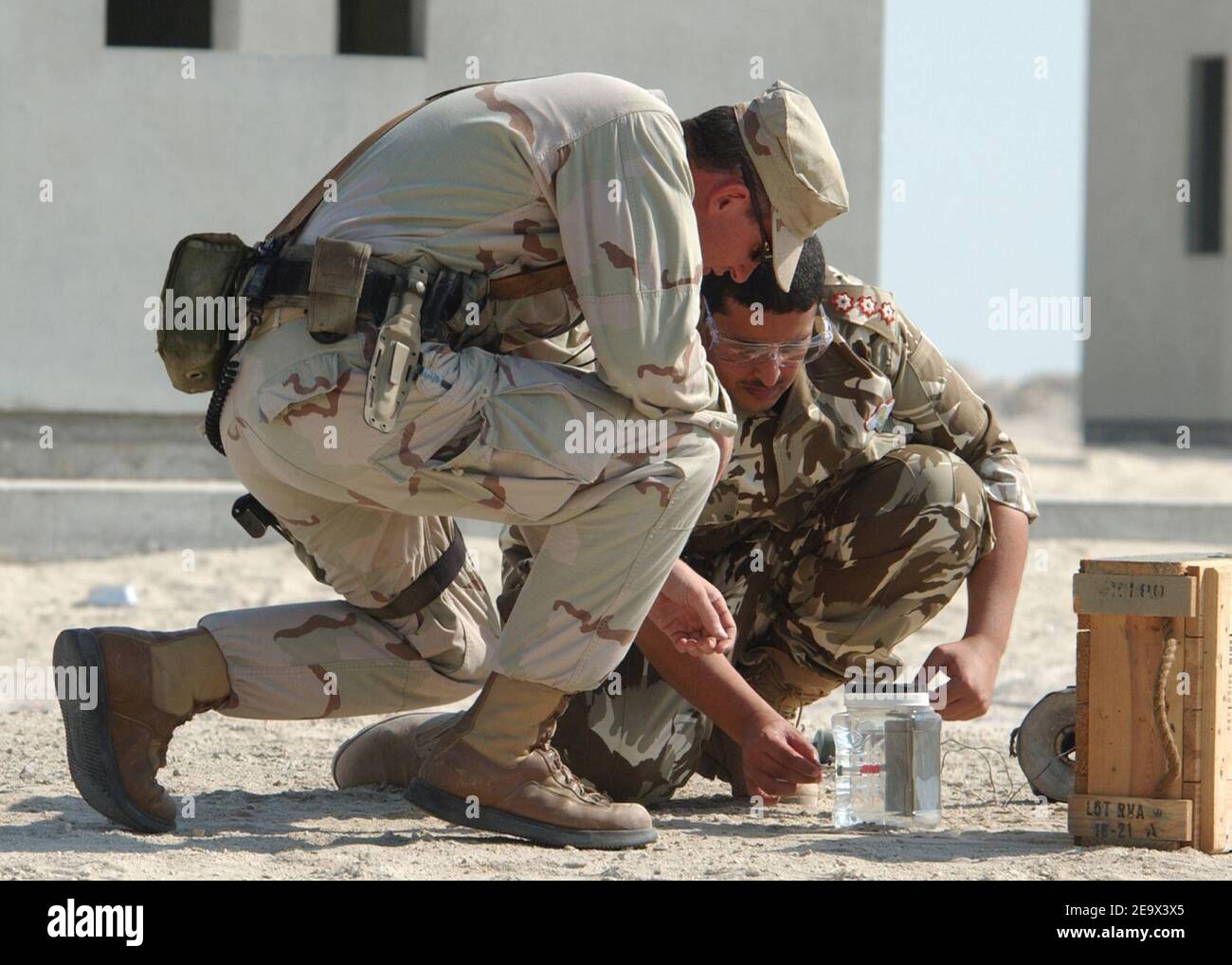 US Navy Chief Mineman builds up an EOD tool Stock Photo - Alamy