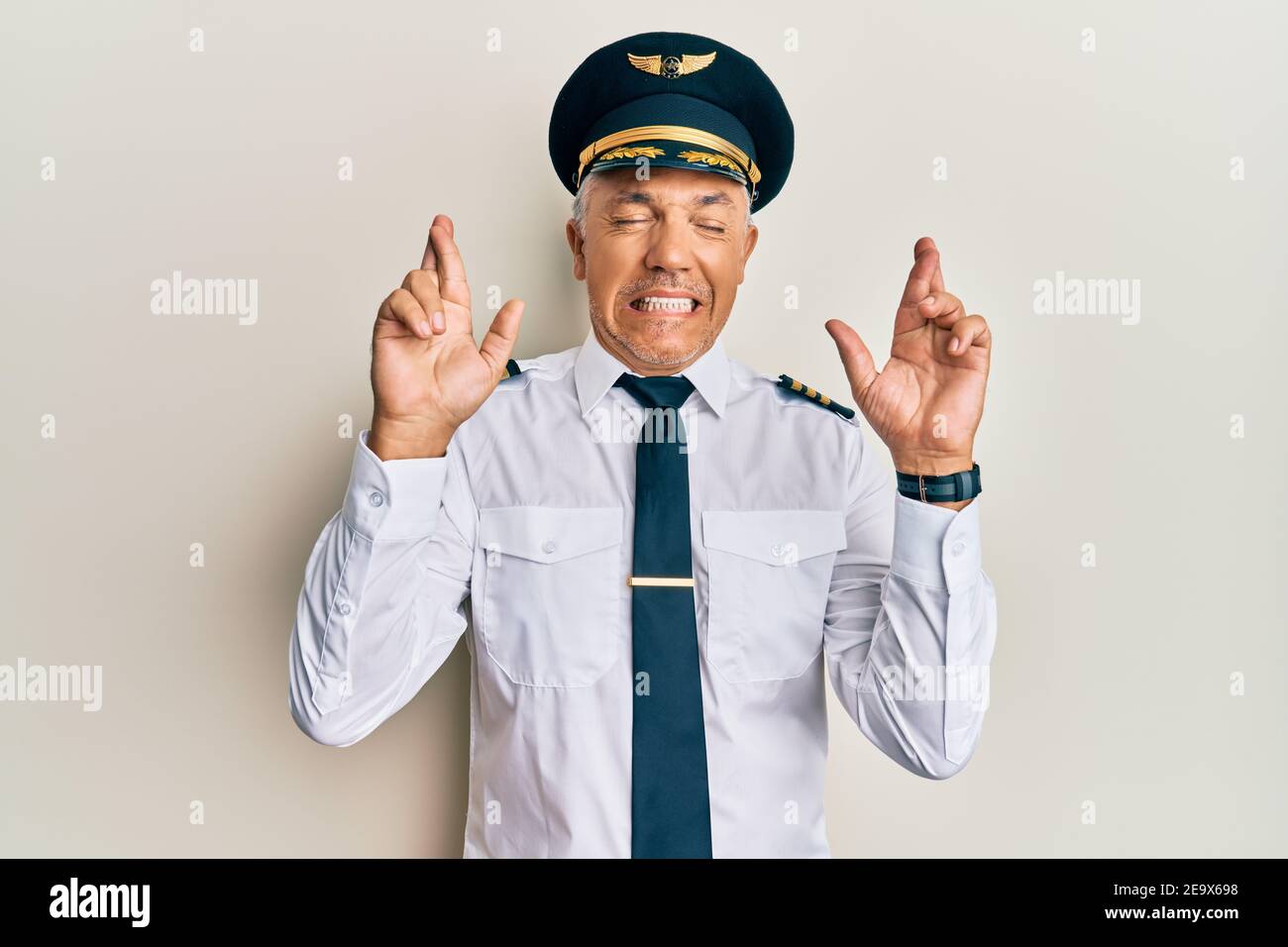 Airplane wishing hi-res stock photography and images - Alamy