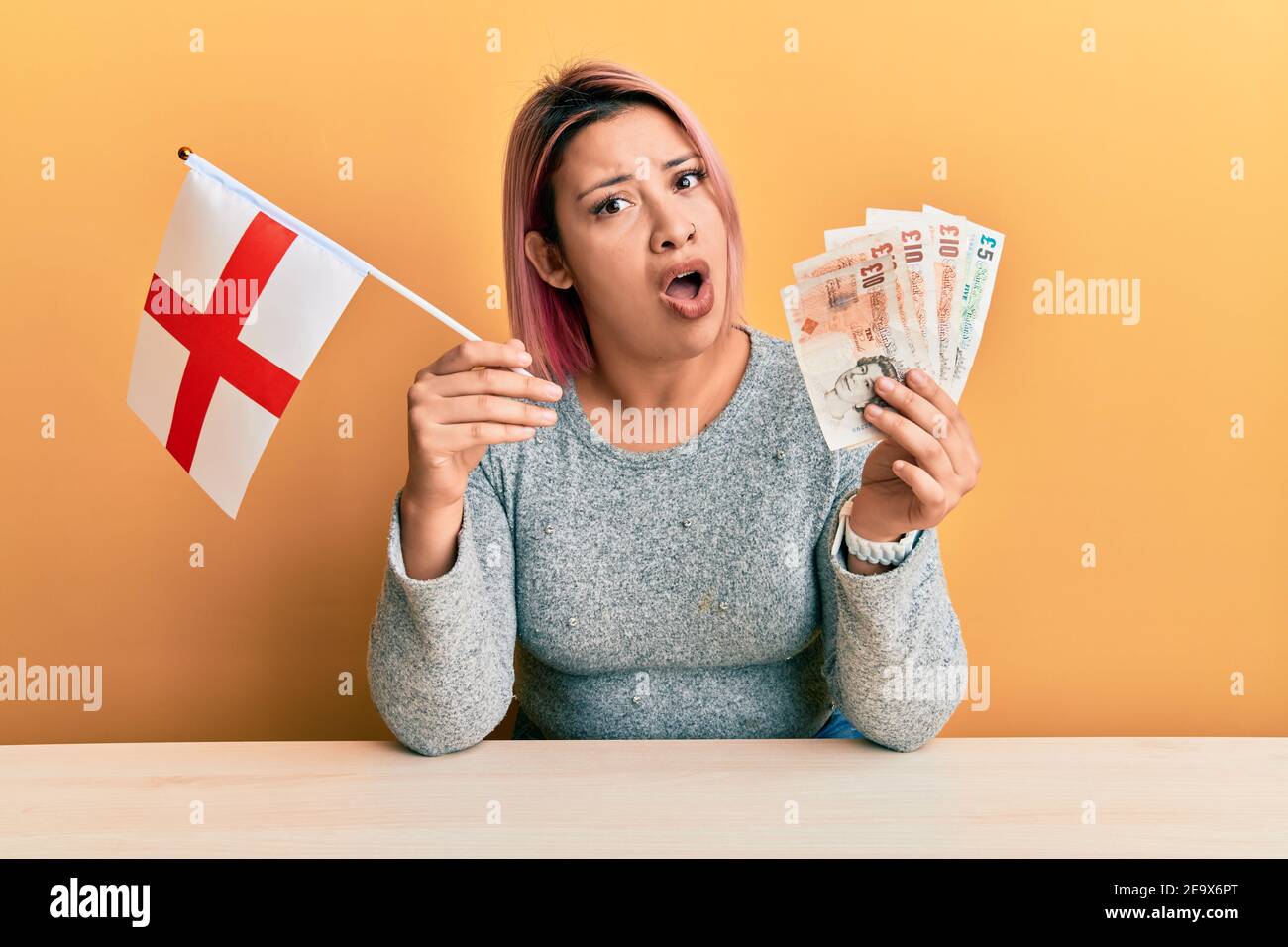 Pound symbol eyes hi-res stock photography and images - Alamy