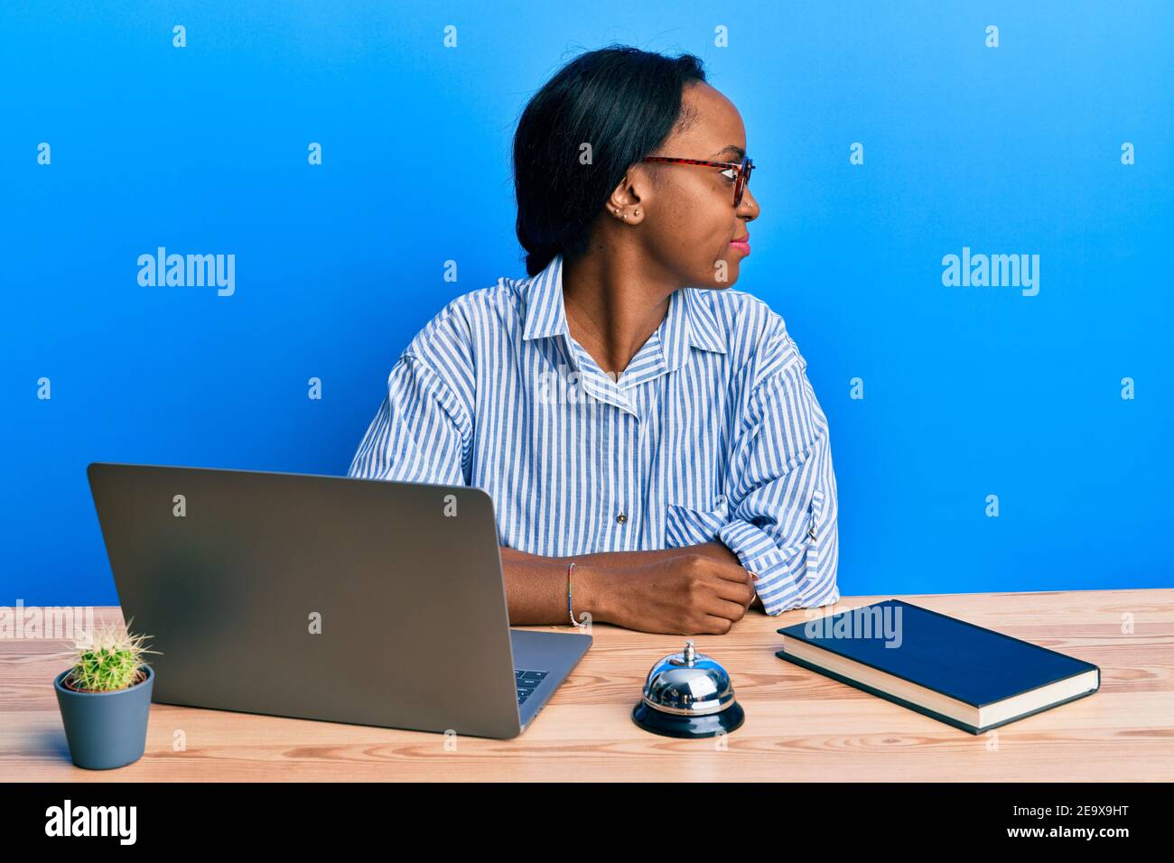 Profile female office receptionist hi-res stock photography and images ...