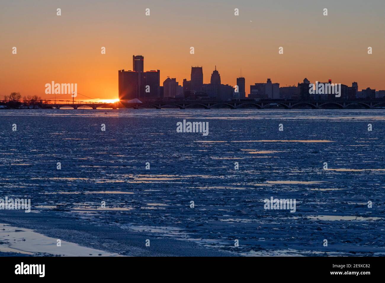Detroit skyline sunset hi-res stock photography and images - Alamy