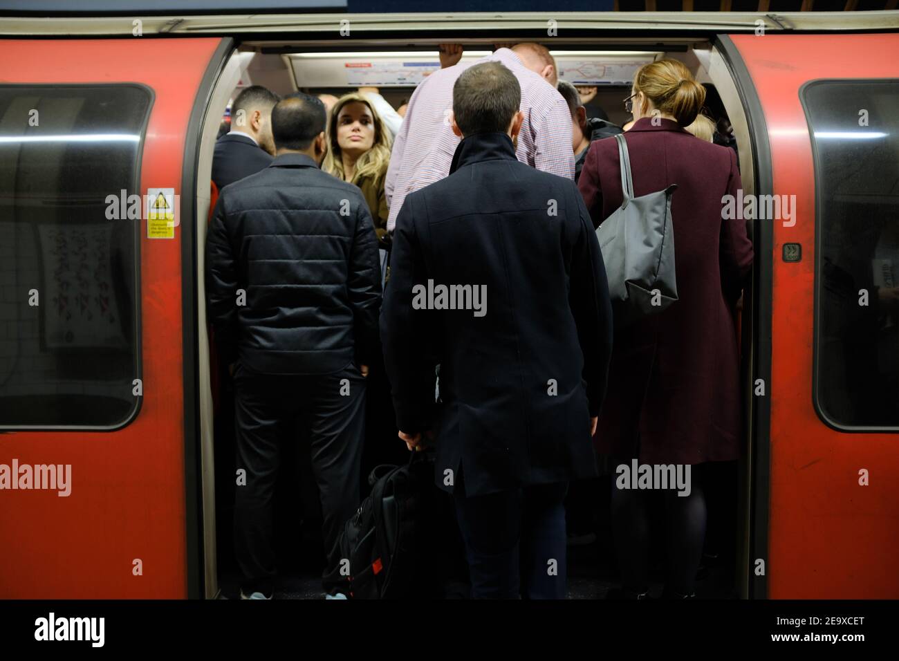 London 2018: A rush hour train carriage on the Central Line underground ...