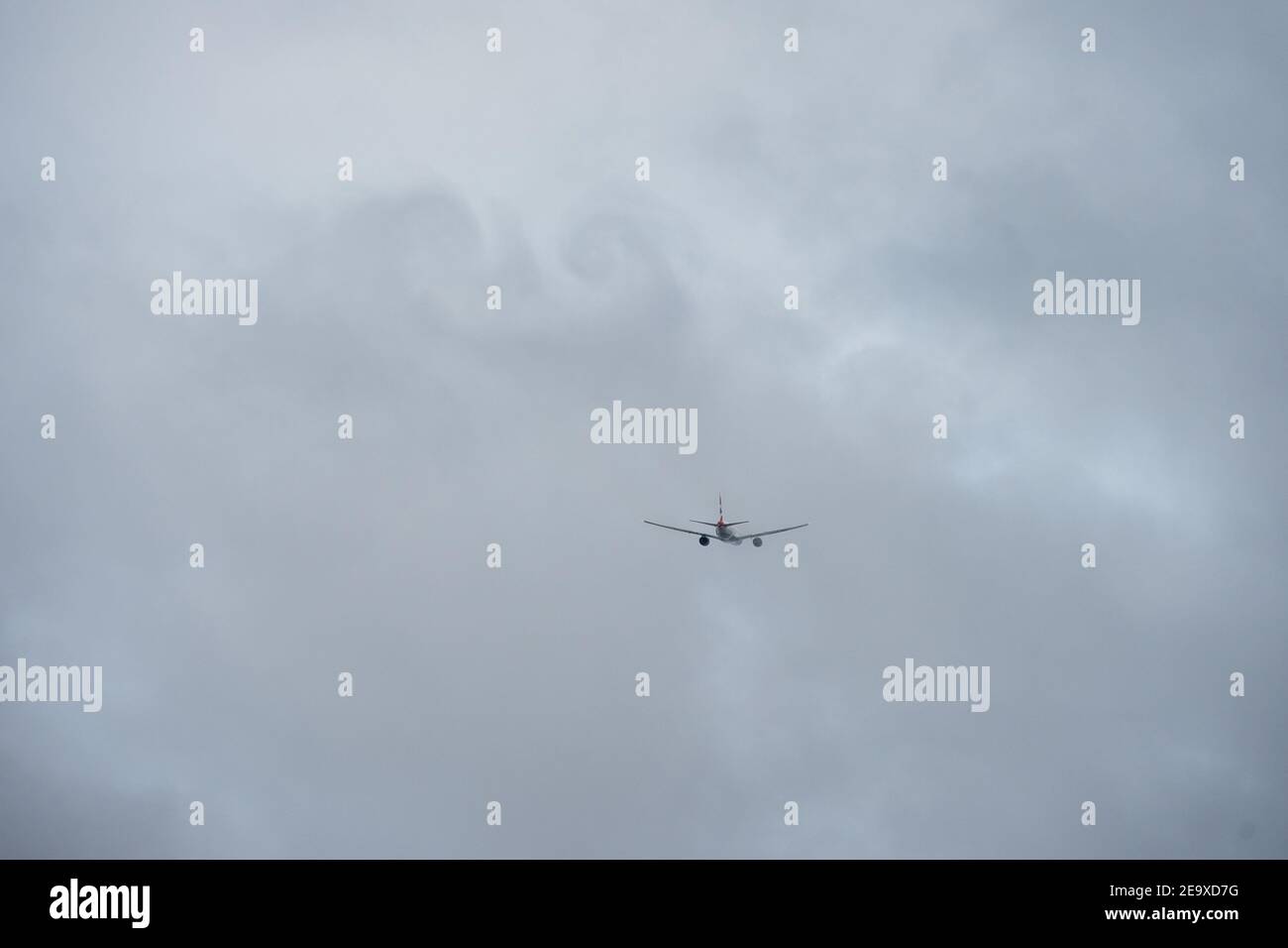 Heathrow airport take off night hi-res stock photography and images - Alamy