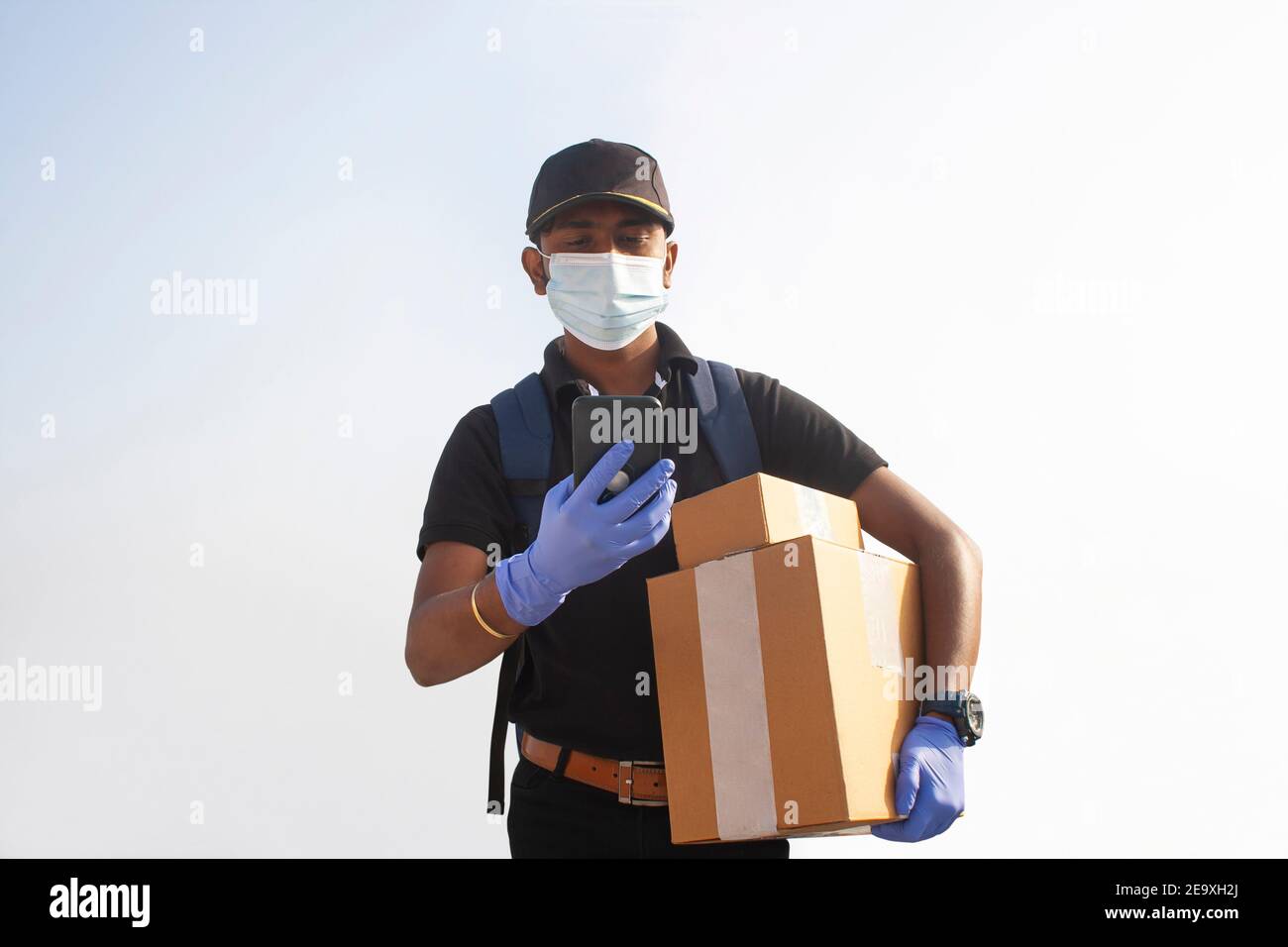 Man carrying something in hand hi-res stock photography and images - Alamy