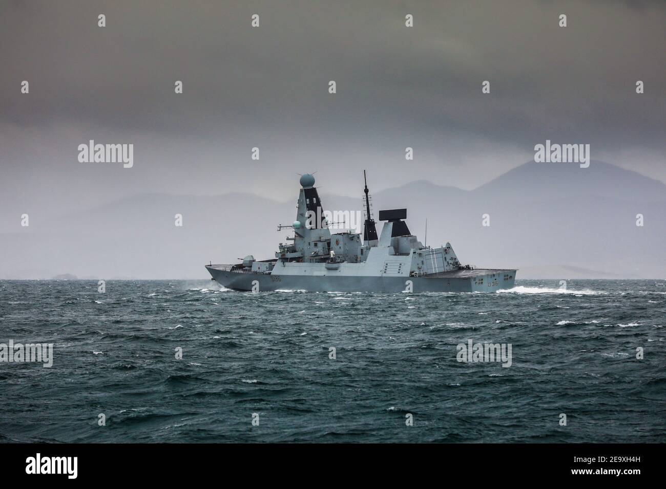 Hms defender d36 hi-res stock photography and images - Alamy