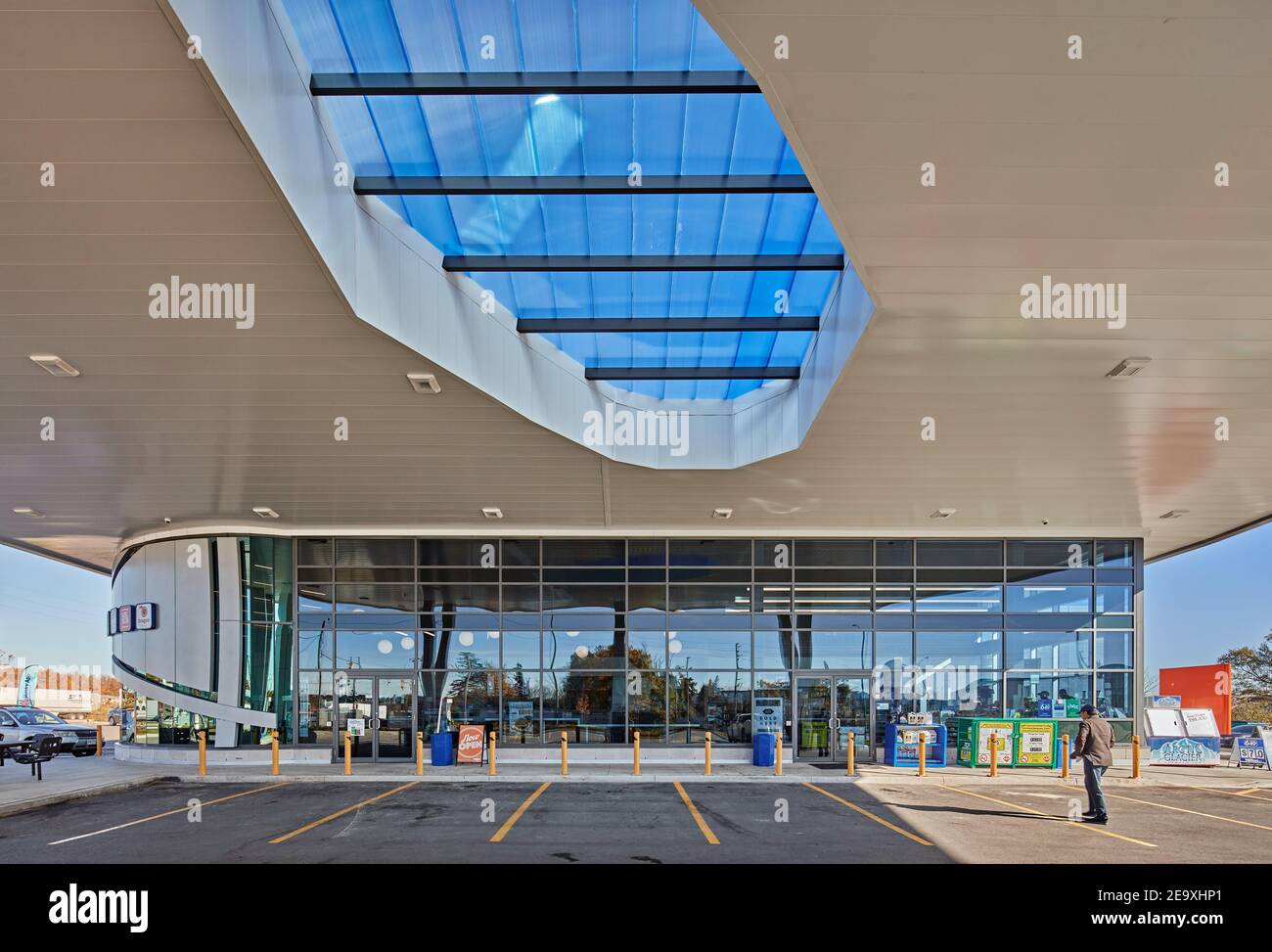 Husky gas station Stock Photo - Alamy