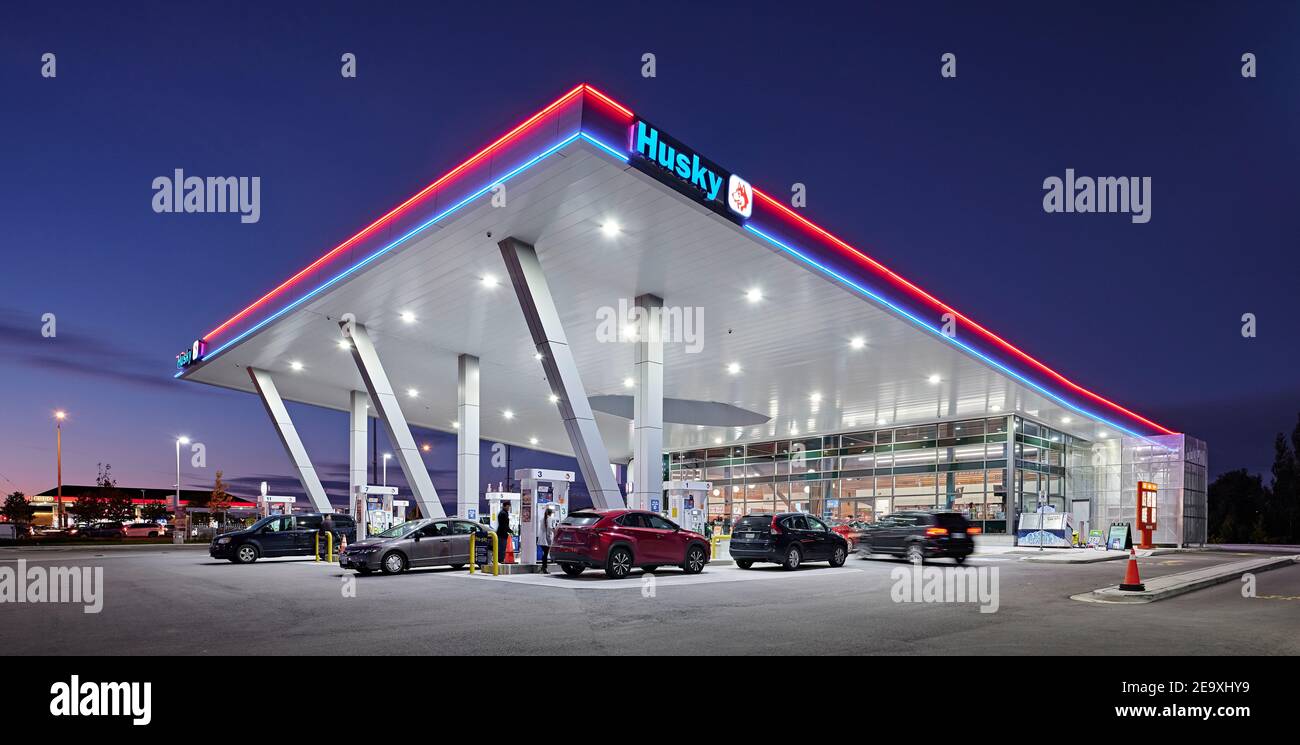 Husky gas sign hi-res stock photography and images - Alamy