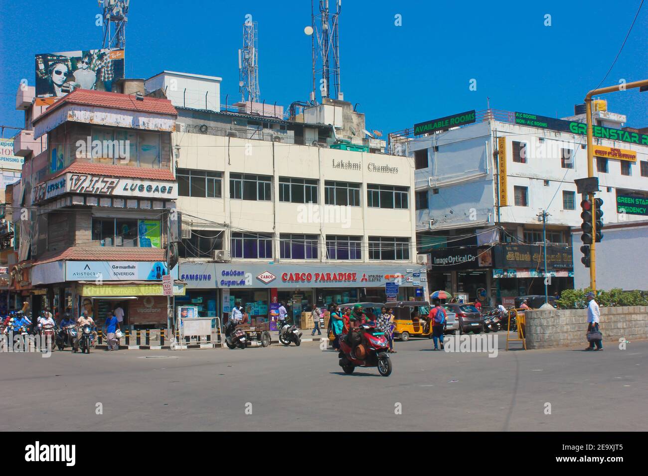 busy indian road ,busy Indian street scene Tamil Nadu Stock Photo - Alamy