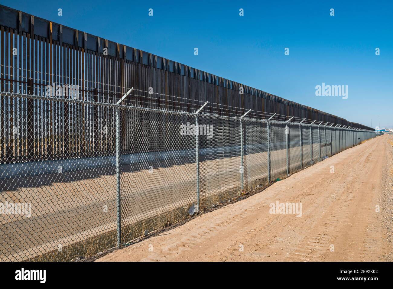 Rio grande border fence hi-res stock photography and images - Alamy