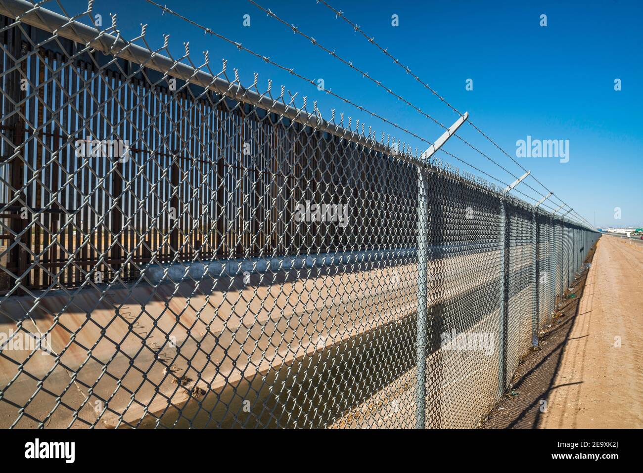 Border wall el paso hi-res stock photography and images - Alamy