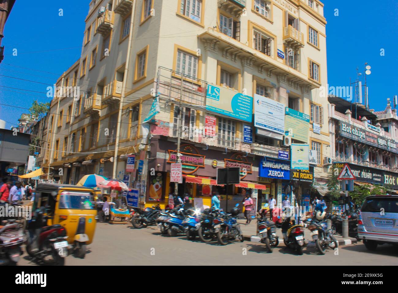 busy Indian street scene, busy indian roads Tamil Nadu Stock Photo - Alamy