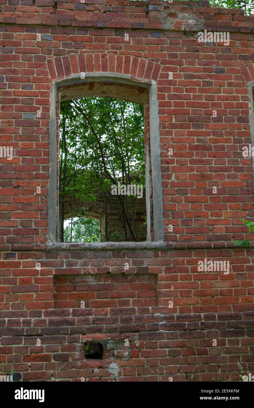 ruins of an old red brick building Stock Photo - Alamy