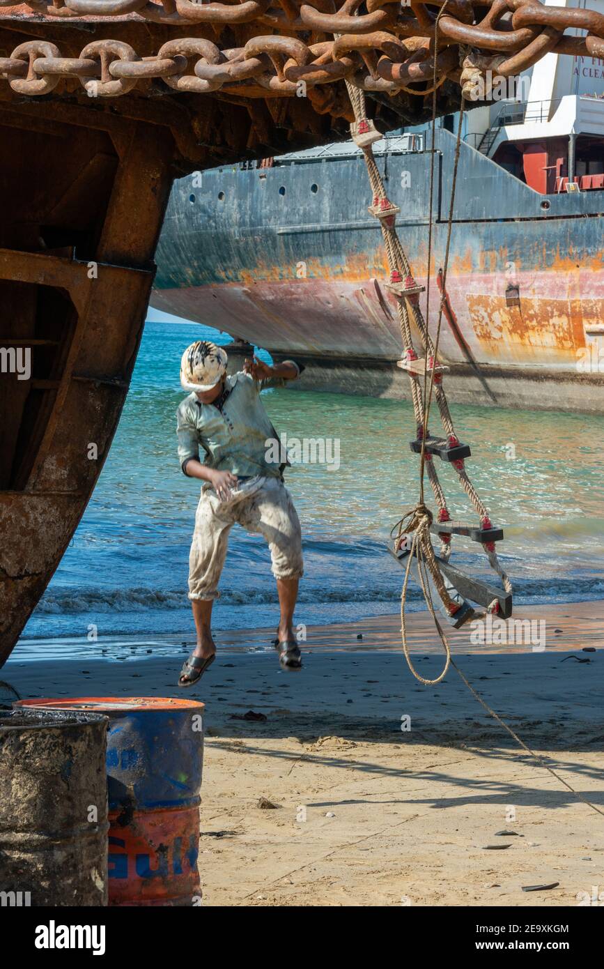 Ship breaking beach ship recycling hi-res stock photography and images ...