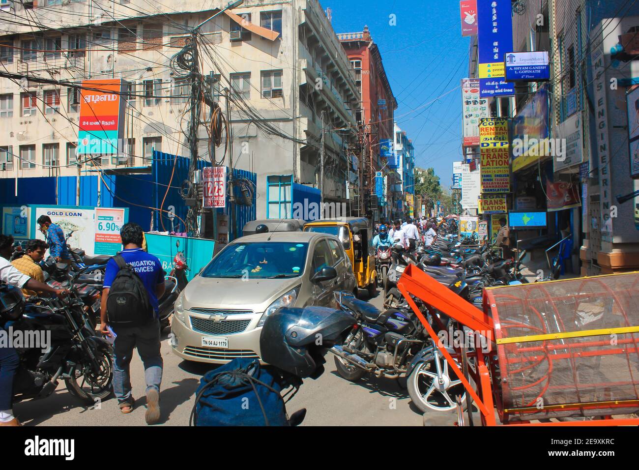 busy Indian street scene, busy indian roads Tamil Nadu Stock Photo - Alamy