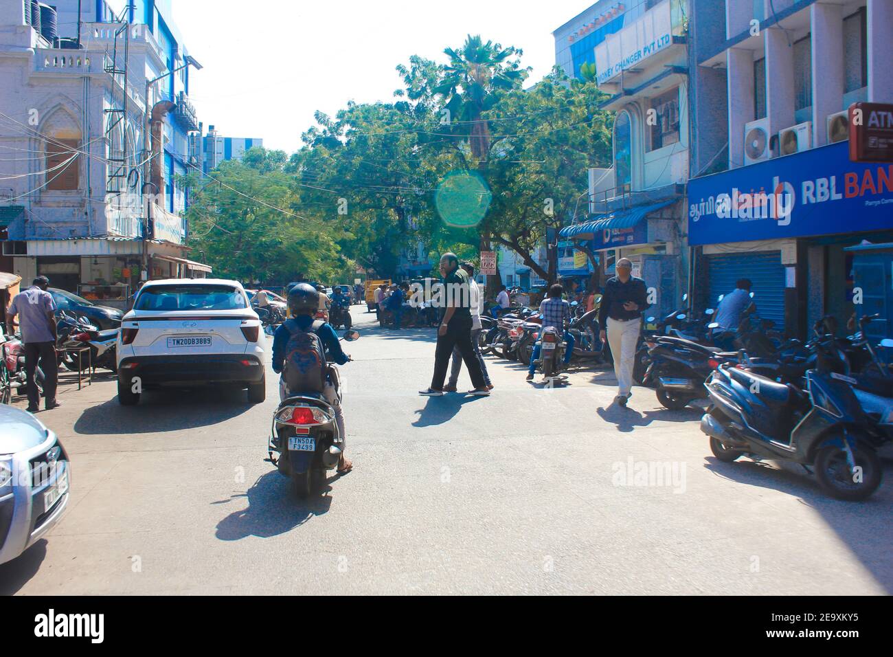 busy Indian street scene, busy indian roads Tamil Nadu Stock Photo - Alamy