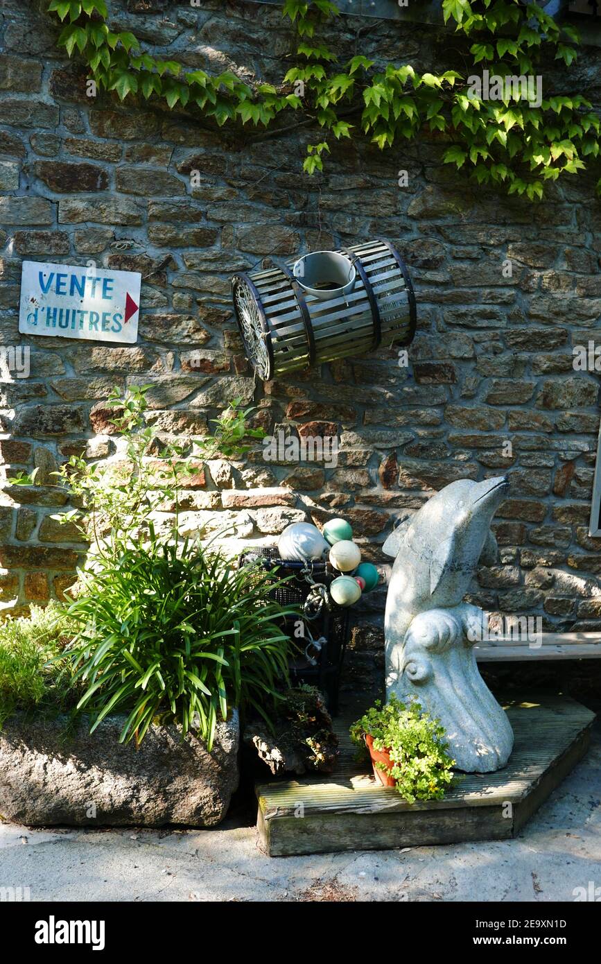 Riec sur Belon harbour on the Belon river, Restaurant " Chez Jacky ...