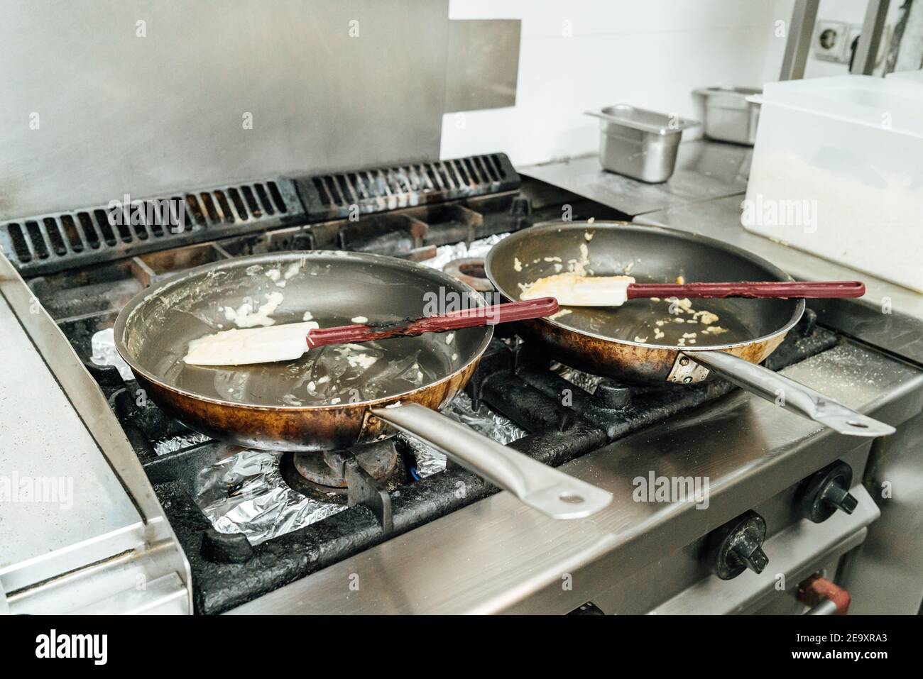 Dirty kitchen restaurant hi-res stock photography and images - Alamy